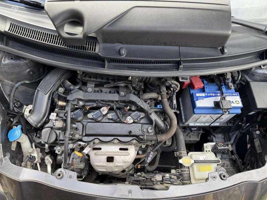 Grey Toyota Yaris 2011 in Vilnius, with an engine capacity of 1.33 L and mileage of 131 thousand km for 3750 €, photo 18 on AUTOMOTO.COM.LV