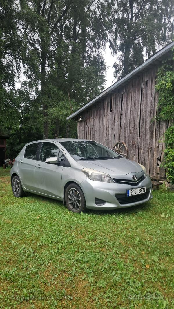 Grey Toyota Yaris 2011 in Tallinn, with an engine capacity of 1.40 L and mileage of 248 thousand km for 3800 €, photo 1 on AUTOMOTO.COM.LV