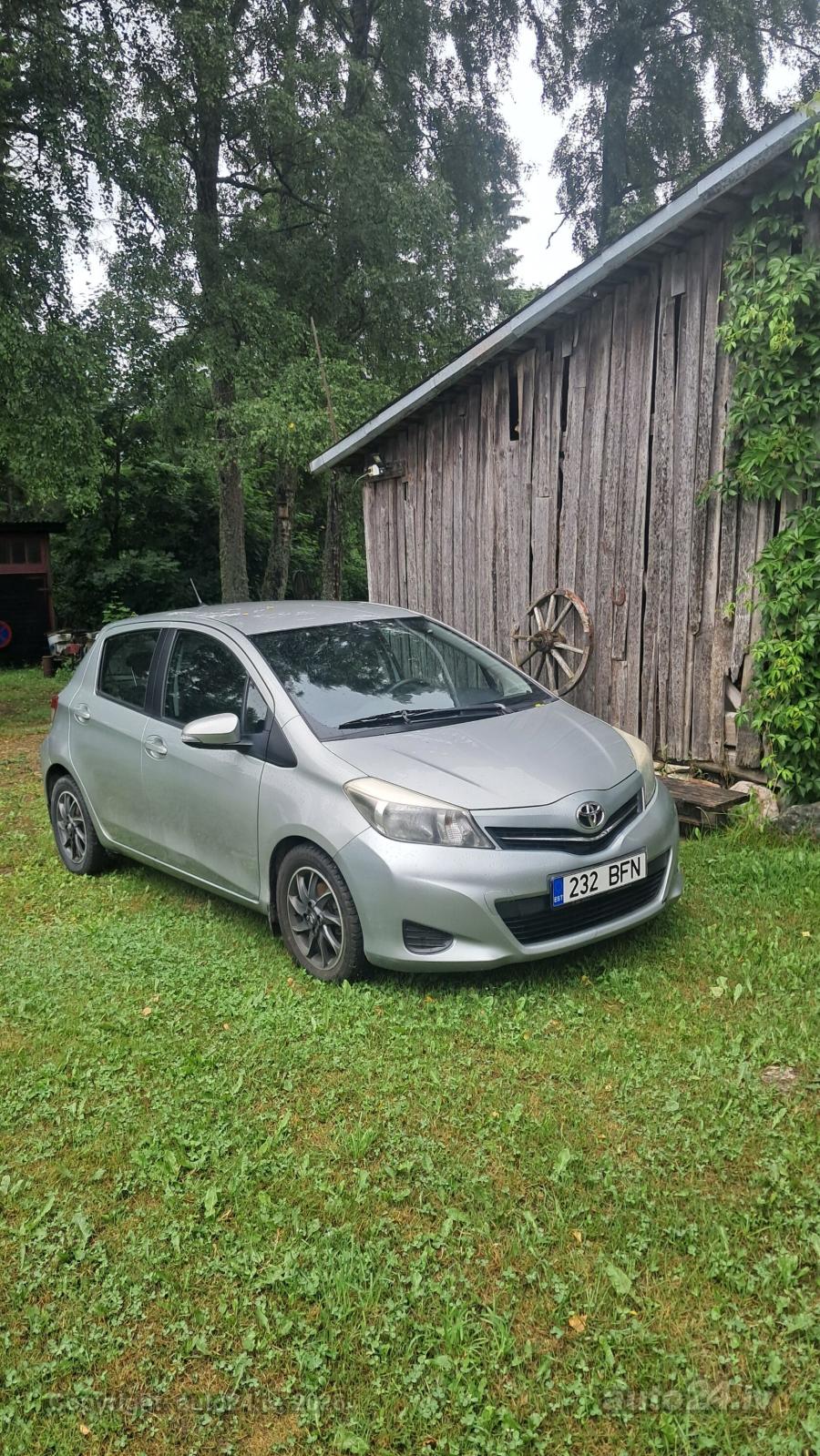 Pelēks Toyota Yaris 2011 Tallina, ar dzinēja tilpumu 1.40 L un nobraukumu 248 tūkst. km par 3800 €, foto 3 vietnē AUTOMOTO.COM.LV