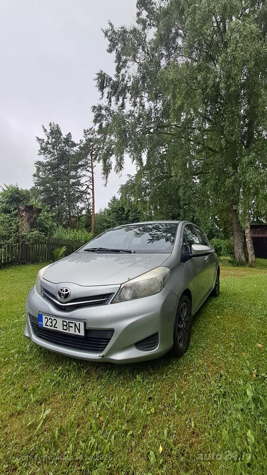 Pelēks Toyota Yaris 2011 Tallina, ar dzinēja tilpumu 1.40 L un nobraukumu 248 tūkst. km par 3800 €, foto 4 vietnē AUTOMOTO.COM.LV