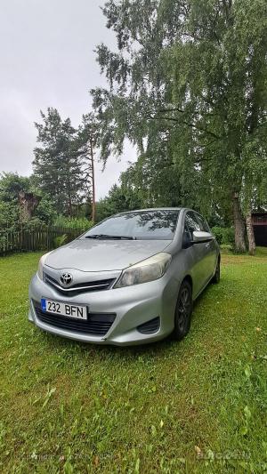 Pelēks Toyota Yaris 2011 Tallina, ar dzinēja tilpumu 1.40 L un nobraukumu 248 tūkst. km par 3800 €, foto 5 vietnē AUTOMOTO.COM.LV