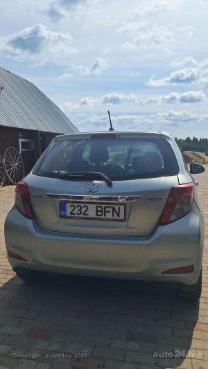 Pelēks Toyota Yaris 2011 Tallina, ar dzinēja tilpumu 1.40 L un nobraukumu 248 tūkst. km par 3800 €, foto 7 vietnē AUTOMOTO.COM.LV