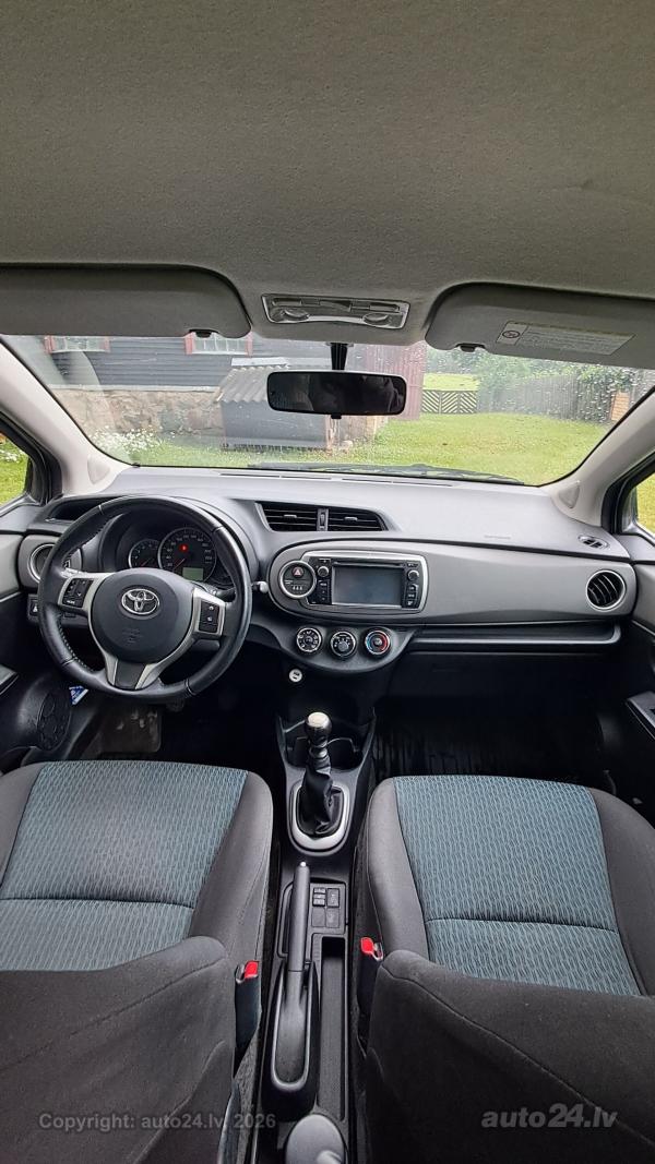 Grey Toyota Yaris 2011 in Tallinn, with an engine capacity of 1.40 L and mileage of 248 thousand km for 3800 €, photo 7 on AUTOMOTO.COM.LV