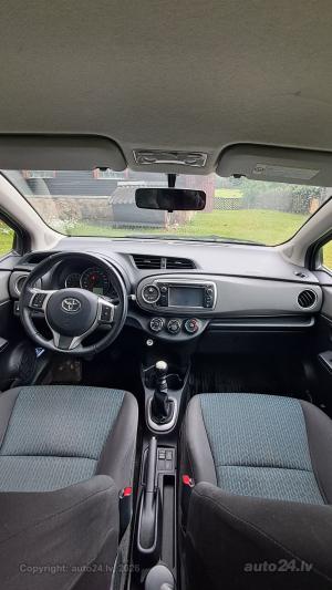 Pelēks Toyota Yaris 2011 Tallina, ar dzinēja tilpumu 1.40 L un nobraukumu 248 tūkst. km par 3800 €, foto 8 vietnē AUTOMOTO.COM.LV