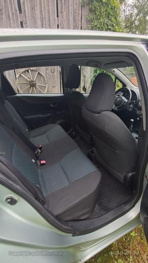 Pelēks Toyota Yaris 2011 Tallina, ar dzinēja tilpumu 1.40 L un nobraukumu 248 tūkst. km par 3800 €, foto 9 vietnē AUTOMOTO.COM.LV