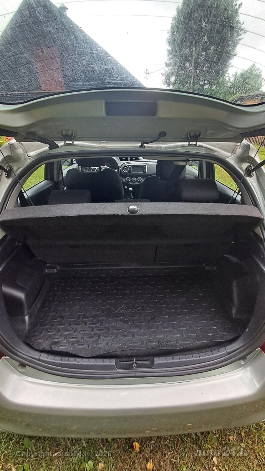 Pelēks Toyota Yaris 2011 Tallina, ar dzinēja tilpumu 1.40 L un nobraukumu 248 tūkst. km par 3800 €, foto 10 vietnē AUTOMOTO.COM.LV