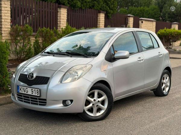 Pelēks Toyota Yaris 2011 Viļņa, ar dzinēja tilpumu 1.40 L un nobraukumu 230 tūkst. km par 3450 €, foto 1 vietnē AUTOMOTO.COM.LV