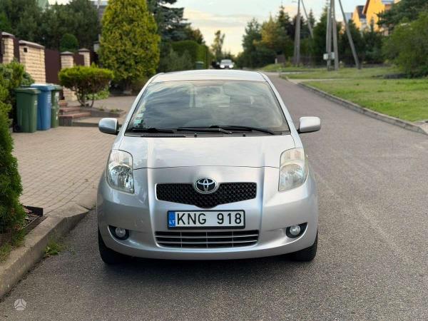 Pelēks Toyota Yaris 2011 Viļņa, ar dzinēja tilpumu 1.40 L un nobraukumu 230 tūkst. km par 3450 €, foto 3 vietnē AUTOMOTO.COM.LV