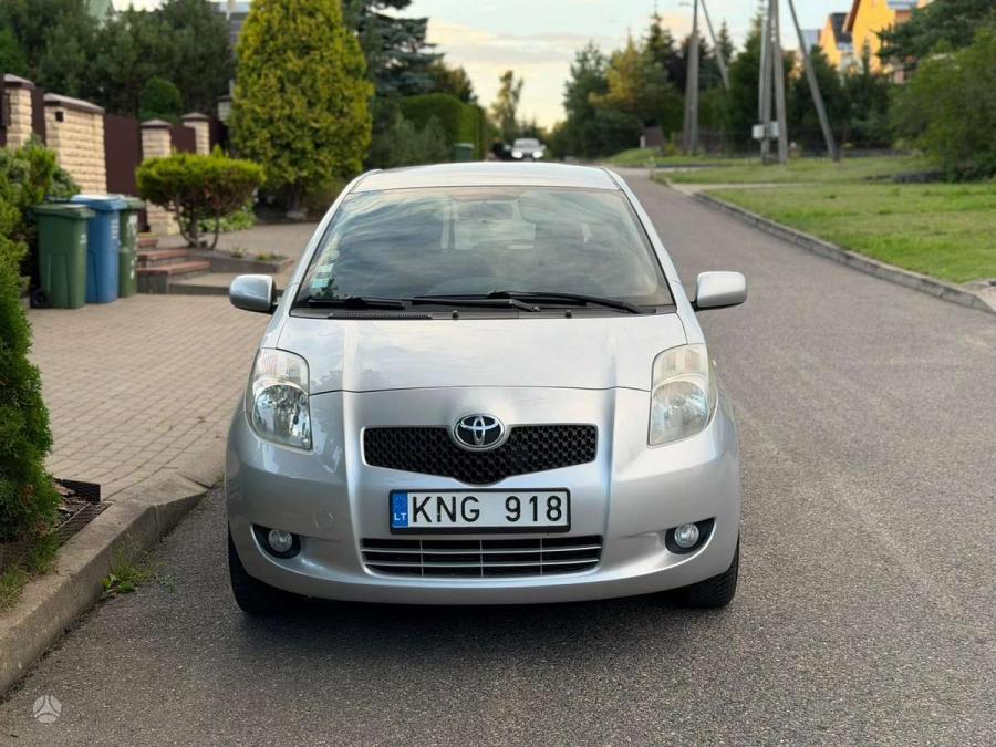 Серый Тойота Ярис 2011 в Вильнюс, объемом двигателя 1.40 л и пробегом 230 тыс. км за 3450 €, фото 4 на AUTOMOTO.COM.LV