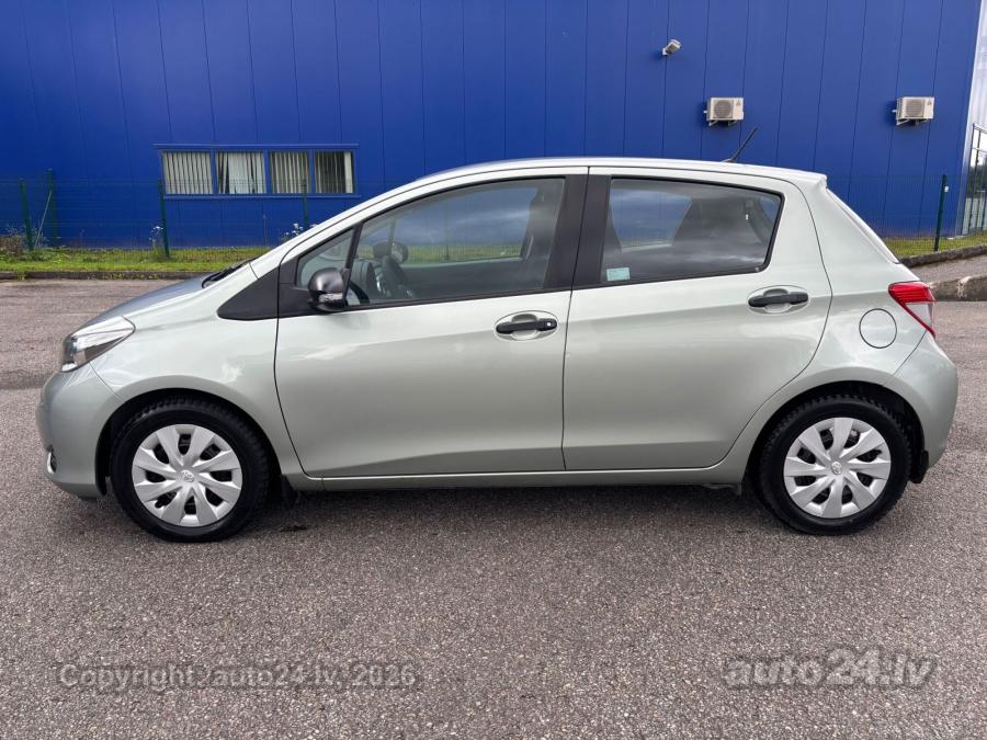 Pelēks Toyota Yaris 2011 Paide, ar dzinēja tilpumu 1.30 L un nobraukumu 148 tūkst. km par 5590 €, foto 4 vietnē AUTOMOTO.COM.LV