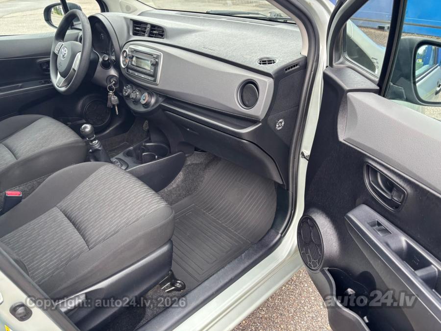 Pelēks Toyota Yaris 2011 Paide, ar dzinēja tilpumu 1.30 L un nobraukumu 148 tūkst. km par 5590 €, foto 10 vietnē AUTOMOTO.COM.LV