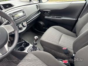 Pelēks Toyota Yaris 2011 Paide, ar dzinēja tilpumu 1.30 L un nobraukumu 148 tūkst. km par 5590 €, foto 13 vietnē AUTOMOTO.COM.LV