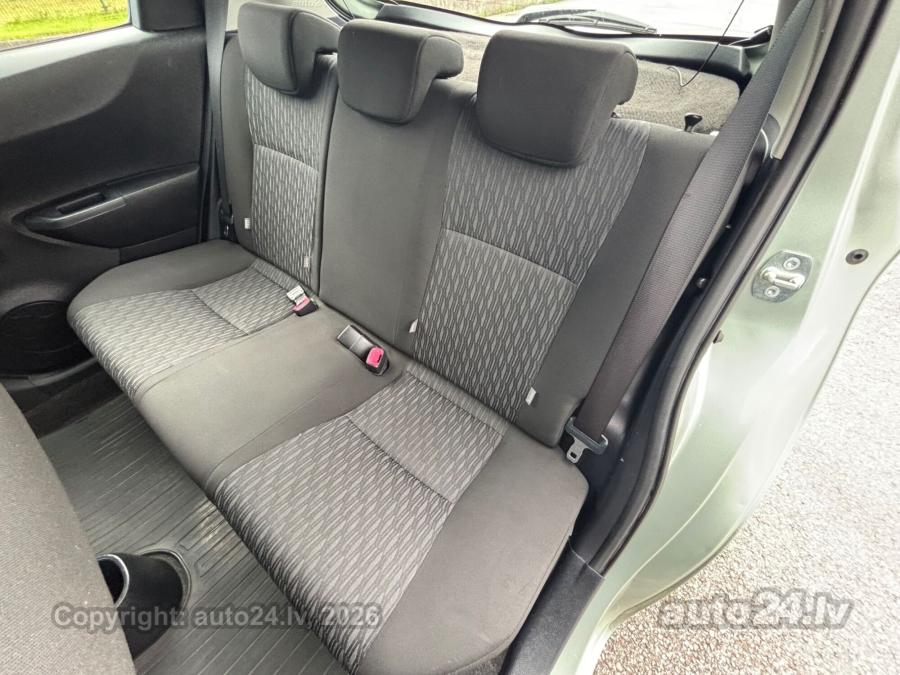 Pelēks Toyota Yaris 2011 Paide, ar dzinēja tilpumu 1.30 L un nobraukumu 148 tūkst. km par 5590 €, foto 15 vietnē AUTOMOTO.COM.LV