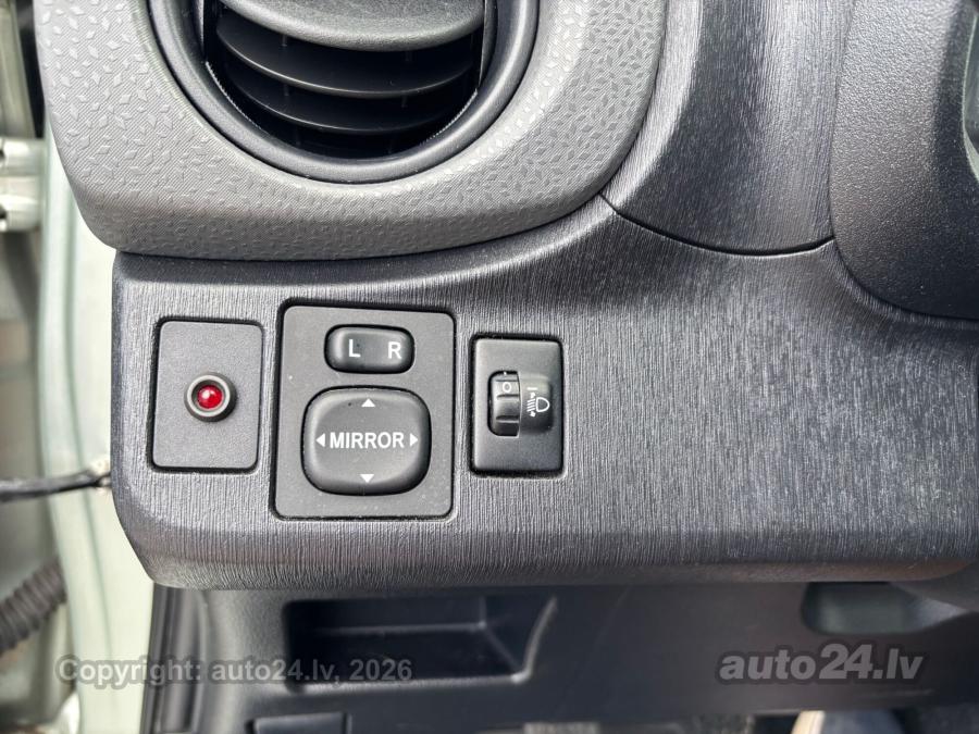 Pelēks Toyota Yaris 2011 Paide, ar dzinēja tilpumu 1.30 L un nobraukumu 148 tūkst. km par 5590 €, foto 19 vietnē AUTOMOTO.COM.LV