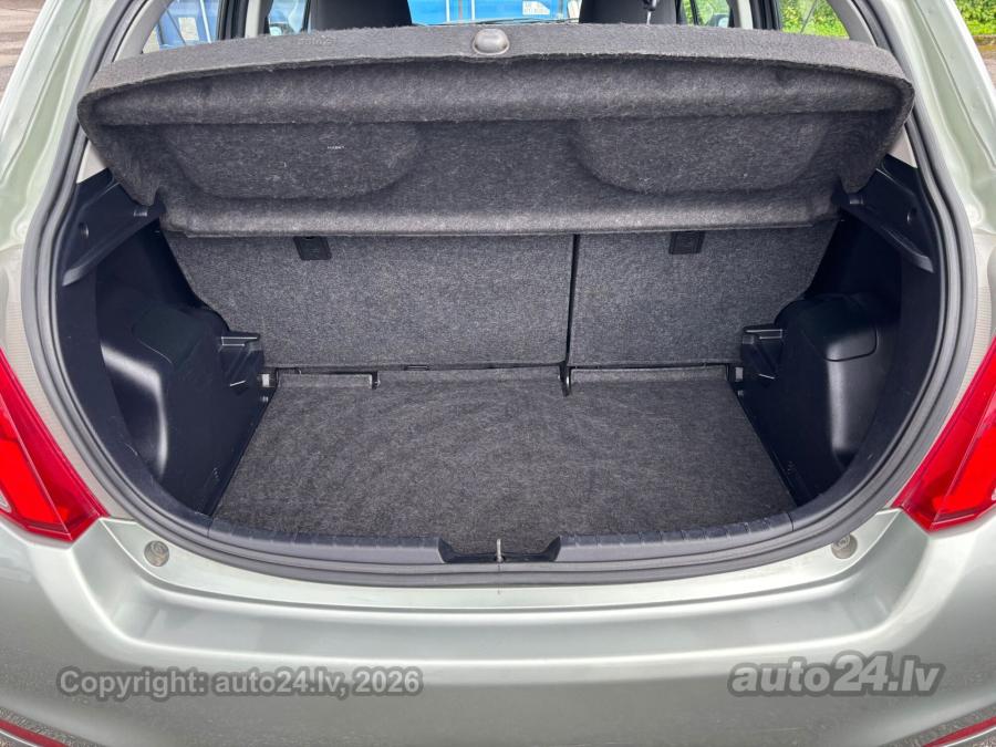 Pelēks Toyota Yaris 2011 Paide, ar dzinēja tilpumu 1.30 L un nobraukumu 148 tūkst. km par 5590 €, foto 20 vietnē AUTOMOTO.COM.LV