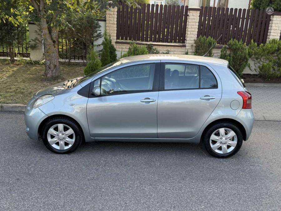 Grey Toyota Yaris 2011 in Vilnius, with an engine capacity of 1.36 L and mileage of 185 thousand km for 1950 €, photo 6 on AUTOMOTO.COM.LV
