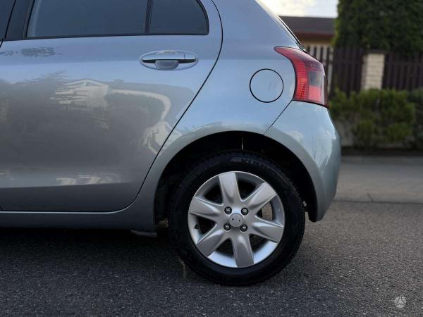 Grey Toyota Yaris 2011 in Vilnius, with an engine capacity of 1.36 L and mileage of 185 thousand km for 1950 €, photo 7 on AUTOMOTO.COM.LV