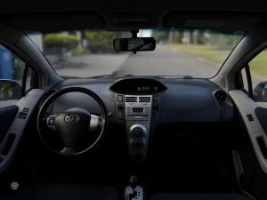 Grey Toyota Yaris 2011 in Vilnius, with an engine capacity of 1.36 L and mileage of 185 thousand km for 1950 €, photo 33 on AUTOMOTO.COM.LV