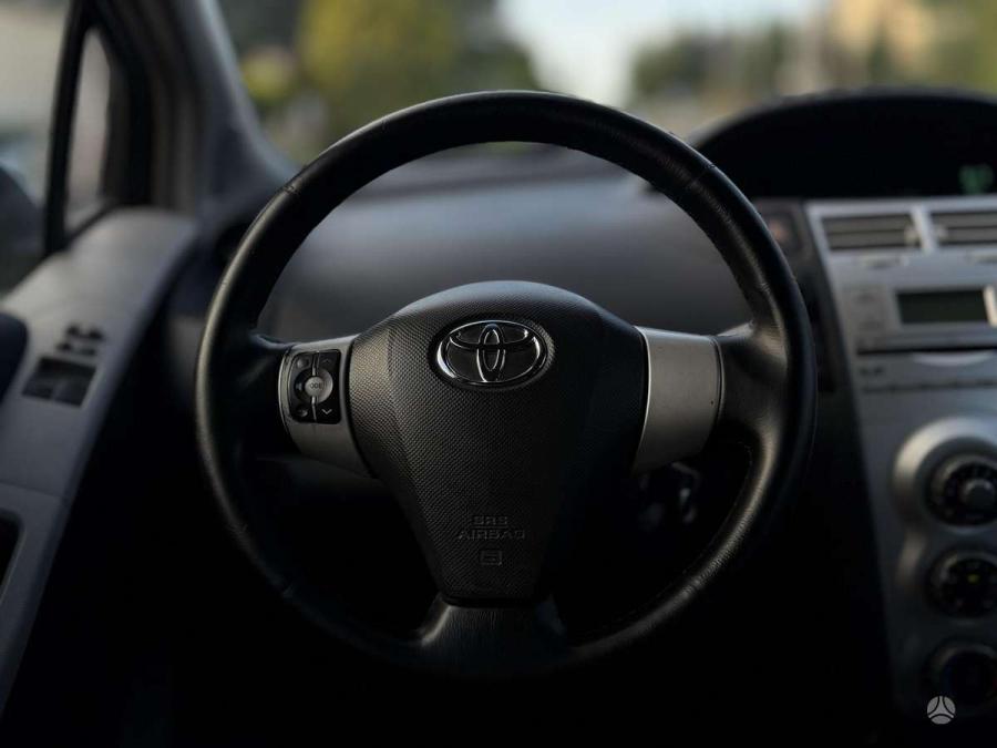Grey Toyota Yaris 2011 in Vilnius, with an engine capacity of 1.36 L and mileage of 185 thousand km for 1950 €, photo 34 on AUTOMOTO.COM.LV