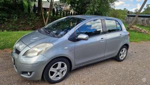 Pelēks Toyota Yaris 2011 Kauņa, ar dzinēja tilpumu 1.33 L un nobraukumu 132 tūkst. km par 3500 €, foto 3 vietnē AUTOMOTO.COM.LV
