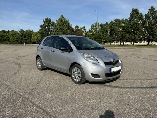 Toyota Yaris 2011 Kauņa vietnē Pelēks Toyota Yaris 2011 Kauņa, ar dzinēja tilpumu 1.36 L un nobraukumu 178 tūkst. km par 2000 €, foto 8 vietnē AUTOMOTO.COM.LV