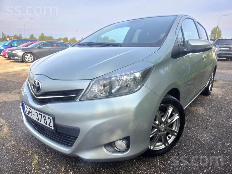 Pelēks Toyota Yaris 2011 Daugavpils, ar dzinēja tilpumu 1.40 L un nobraukumu 113 tūkst. km par 5950 €, foto 1 vietnē AUTOMOTO.COM.LV