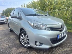 Pelēks Toyota Yaris 2011 Daugavpils, ar dzinēja tilpumu 1.40 L un nobraukumu 113 tūkst. km par 5950 €, foto 3 vietnē AUTOMOTO.COM.LV