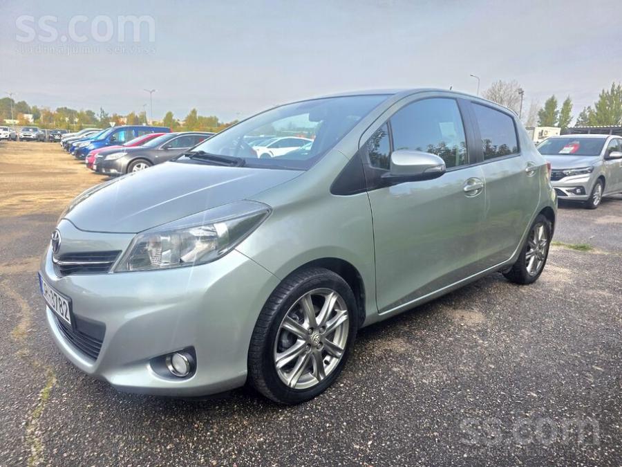 Pelēks Toyota Yaris 2011 Daugavpils, ar dzinēja tilpumu 1.40 L un nobraukumu 113 tūkst. km par 5950 €, foto 5 vietnē AUTOMOTO.COM.LV