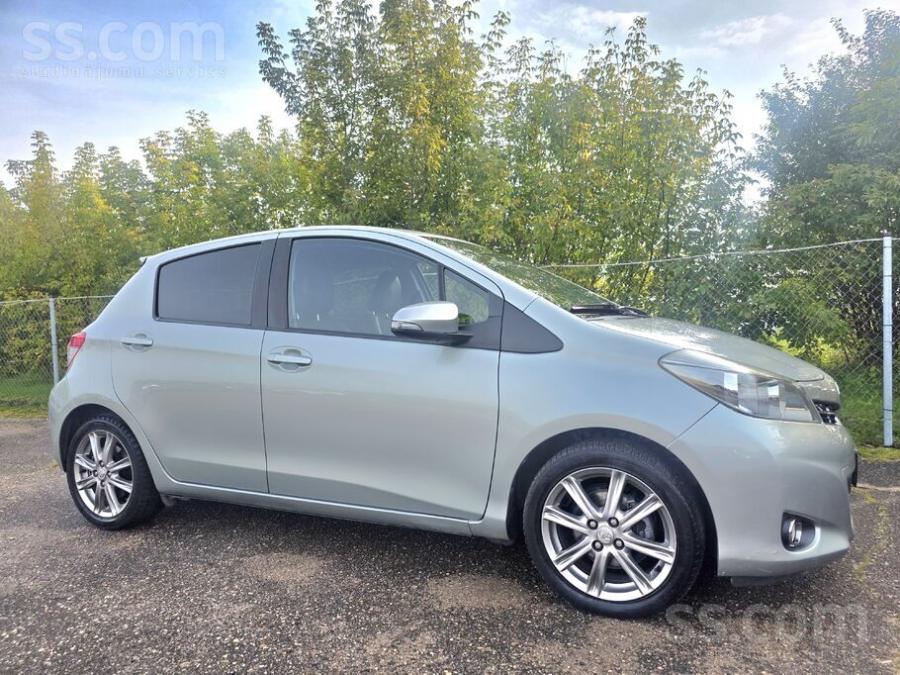 Pelēks Toyota Yaris 2011 Daugavpils, ar dzinēja tilpumu 1.40 L un nobraukumu 113 tūkst. km par 5950 €, foto 6 vietnē AUTOMOTO.COM.LV