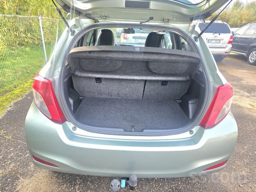 Pelēks Toyota Yaris 2011 Daugavpils, ar dzinēja tilpumu 1.40 L un nobraukumu 113 tūkst. km par 5950 €, foto 10 vietnē AUTOMOTO.COM.LV