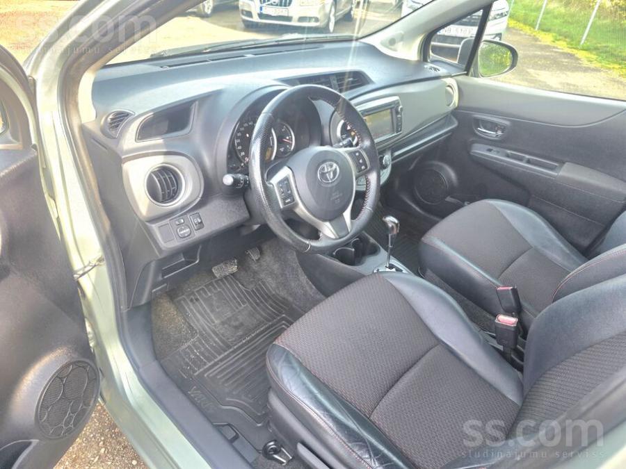 Pelēks Toyota Yaris 2011 Daugavpils, ar dzinēja tilpumu 1.40 L un nobraukumu 113 tūkst. km par 5950 €, foto 15 vietnē AUTOMOTO.COM.LV