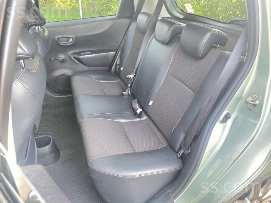 Pelēks Toyota Yaris 2011 Daugavpils, ar dzinēja tilpumu 1.40 L un nobraukumu 113 tūkst. km par 5950 €, foto 16 vietnē AUTOMOTO.COM.LV