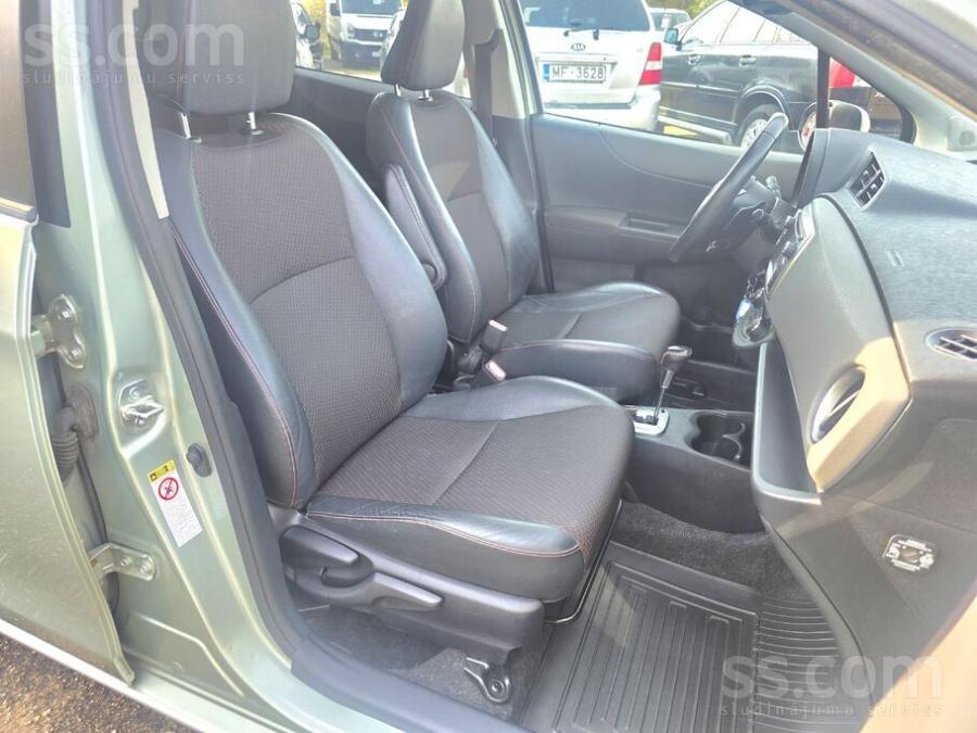 Pelēks Toyota Yaris 2011 Daugavpils, ar dzinēja tilpumu 1.40 L un nobraukumu 113 tūkst. km par 5950 €, foto 18 vietnē AUTOMOTO.COM.LV