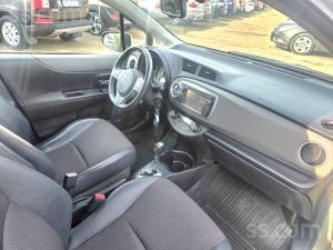Pelēks Toyota Yaris 2011 Daugavpils, ar dzinēja tilpumu 1.40 L un nobraukumu 113 tūkst. km par 5950 €, foto 19 vietnē AUTOMOTO.COM.LV