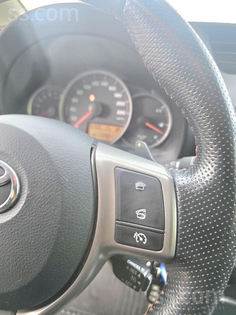 Pelēks Toyota Yaris 2011 Daugavpils, ar dzinēja tilpumu 1.40 L un nobraukumu 113 tūkst. km par 5950 €, foto 26 vietnē AUTOMOTO.COM.LV