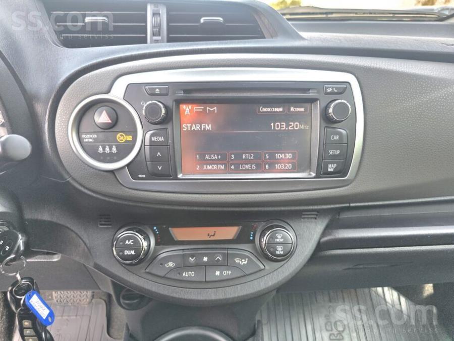 Pelēks Toyota Yaris 2011 Daugavpils, ar dzinēja tilpumu 1.40 L un nobraukumu 113 tūkst. km par 5950 €, foto 27 vietnē AUTOMOTO.COM.LV