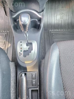 Pelēks Toyota Yaris 2011 Daugavpils, ar dzinēja tilpumu 1.40 L un nobraukumu 113 tūkst. km par 5950 €, foto 28 vietnē AUTOMOTO.COM.LV