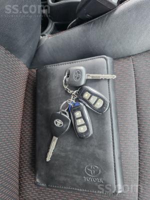 Pelēks Toyota Yaris 2011 Daugavpils, ar dzinēja tilpumu 1.40 L un nobraukumu 113 tūkst. km par 5950 €, foto 29 vietnē AUTOMOTO.COM.LV