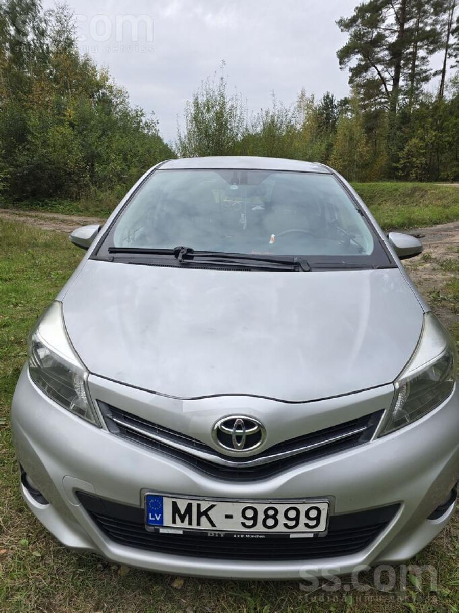 Pelēks Toyota Yaris 2011 Rīga, ar dzinēja tilpumu 1.40 L un nobraukumu 0 tūkst. km par 4950 €, foto 3 vietnē AUTOMOTO.COM.LV