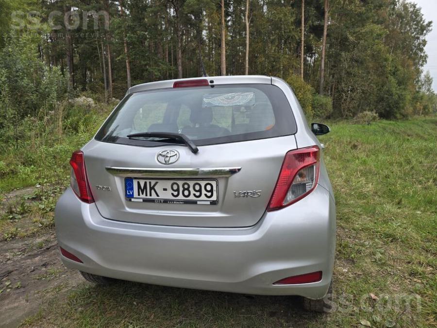Pelēks Toyota Yaris 2011 Rīga, ar dzinēja tilpumu 1.40 L un nobraukumu 0 tūkst. km par 4950 €, foto 5 vietnē AUTOMOTO.COM.LV