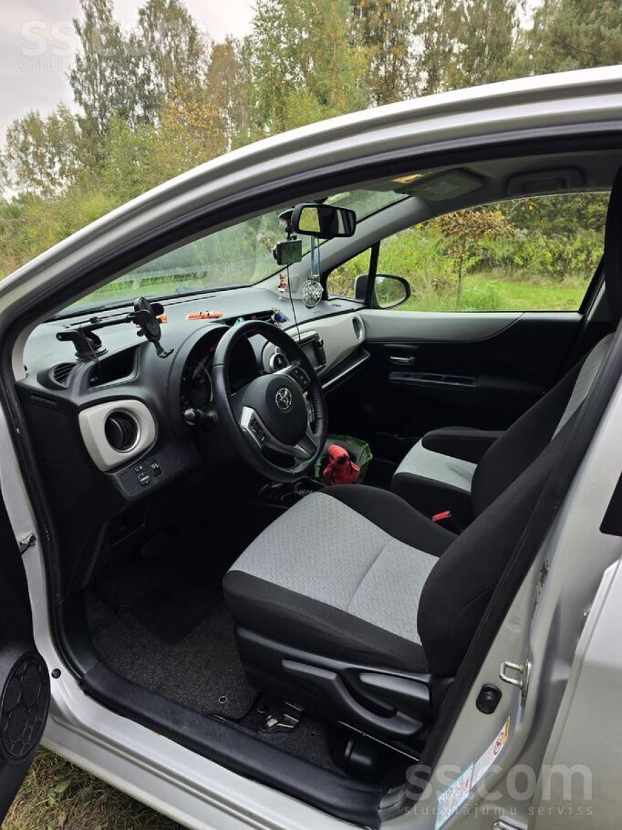 Pelēks Toyota Yaris 2011 Rīga, ar dzinēja tilpumu 1.40 L un nobraukumu 0 tūkst. km par 4950 €, foto 6 vietnē AUTOMOTO.COM.LV