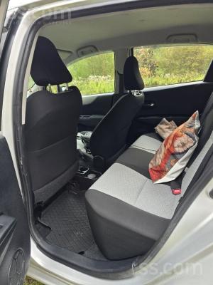 Pelēks Toyota Yaris 2011 Rīga, ar dzinēja tilpumu 1.40 L un nobraukumu 0 tūkst. km par 4950 €, foto 7 vietnē AUTOMOTO.COM.LV