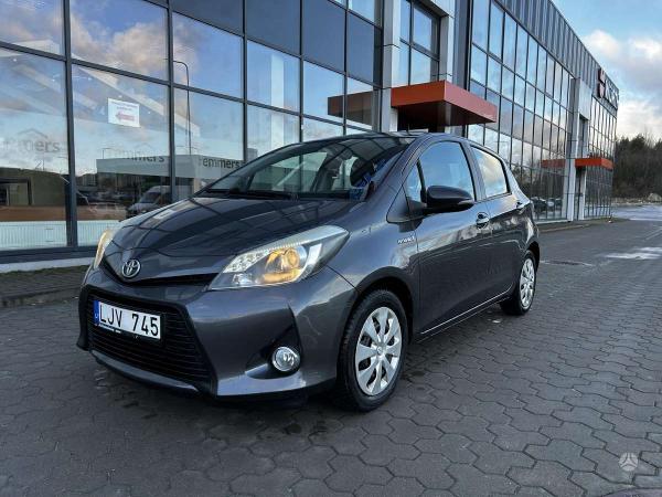 Pelēks Toyota Yaris 2012 Viļņa, ar dzinēja tilpumu 1.50 L un nobraukumu 194 tūkst. km par 5899 €, foto 1 vietnē AUTOMOTO.COM.LV
