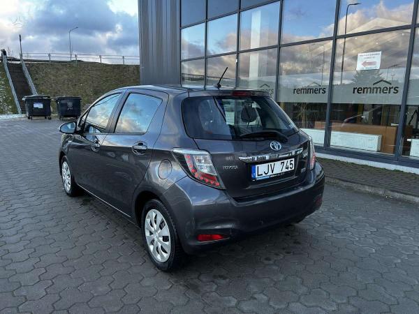 Pelēks Toyota Yaris 2012 Viļņa, ar dzinēja tilpumu 1.50 L un nobraukumu 194 tūkst. km par 5899 €, foto 3 vietnē AUTOMOTO.COM.LV