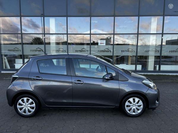 Pelēks Toyota Yaris 2012 Viļņa, ar dzinēja tilpumu 1.50 L un nobraukumu 194 tūkst. km par 5899 €, foto 6 vietnē AUTOMOTO.COM.LV