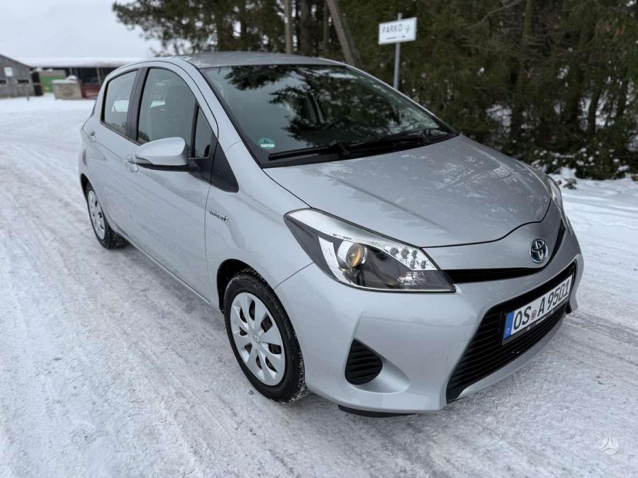 Grey Toyota Yaris 2012 in Vilkaviskis, with an engine capacity of 1.50 L and mileage of 172 thousand km for 6499 €, photo 1 on AUTOMOTO.COM.LV