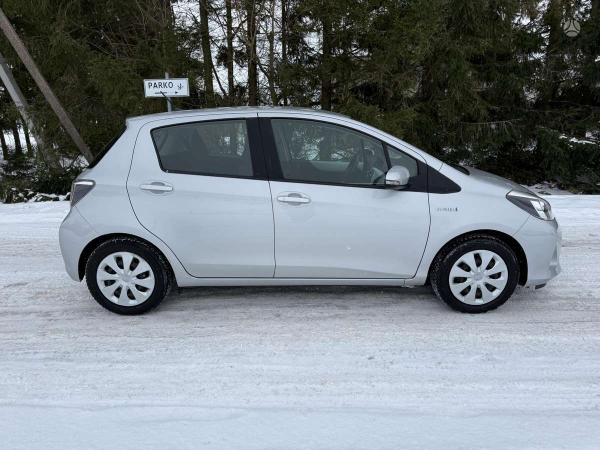Pelēks Toyota Yaris 2012 Vilkaviškis, ar dzinēja tilpumu 1.50 L un nobraukumu 172 tūkst. km par 6499 €, foto 3 vietnē AUTOMOTO.COM.LV