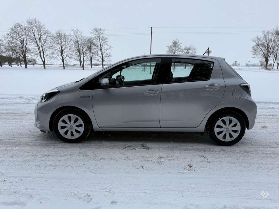 Grey Toyota Yaris 2012 in Vilkaviskis, with an engine capacity of 1.50 L and mileage of 172 thousand km for 6499 €, photo 4 on AUTOMOTO.COM.LV