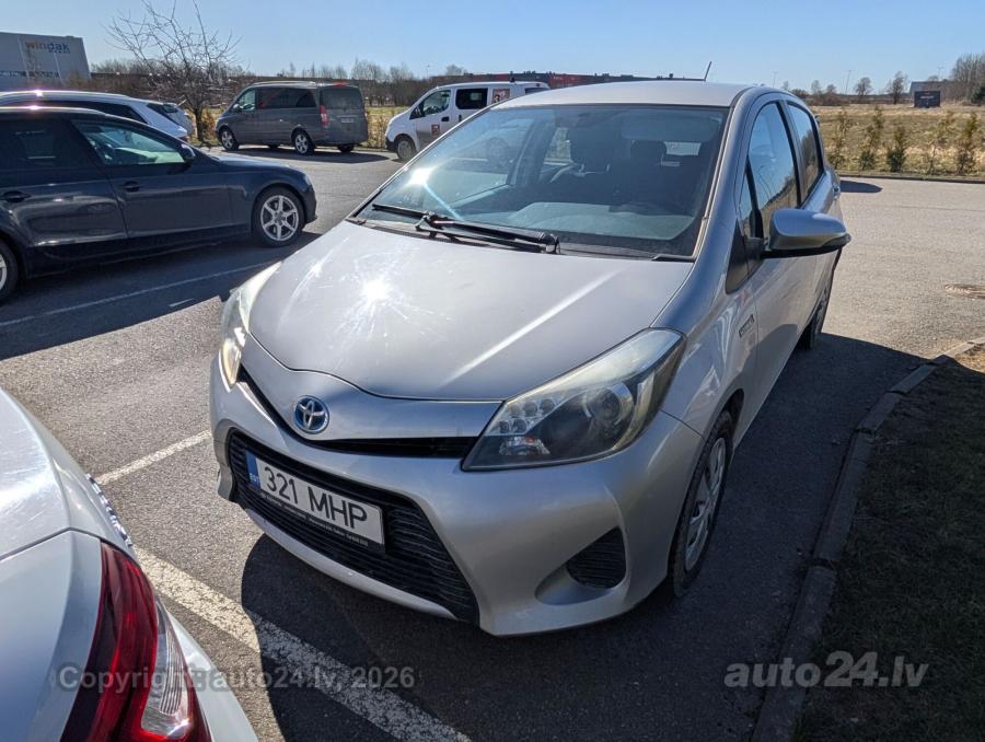 Grey Toyota Yaris 2012 in Tallinn, with an engine capacity of 1.50 L and mileage of 157 thousand km for 7500 €, photo 9 on AUTOMOTO.COM.LV