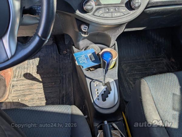 Pelēks Toyota Yaris 2012 Tallina, ar dzinēja tilpumu 1.50 L un nobraukumu 157 tūkst. km par 6500 €, foto 2 vietnē AUTOMOTO.COM.LV